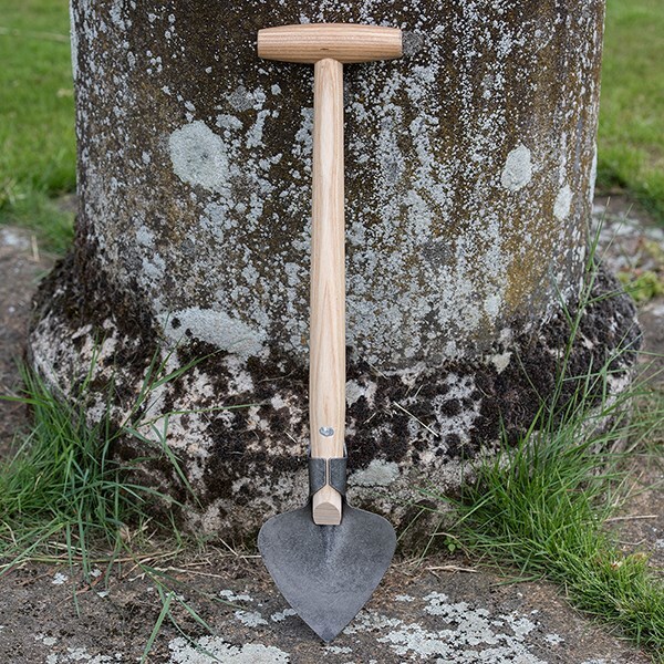spade planter